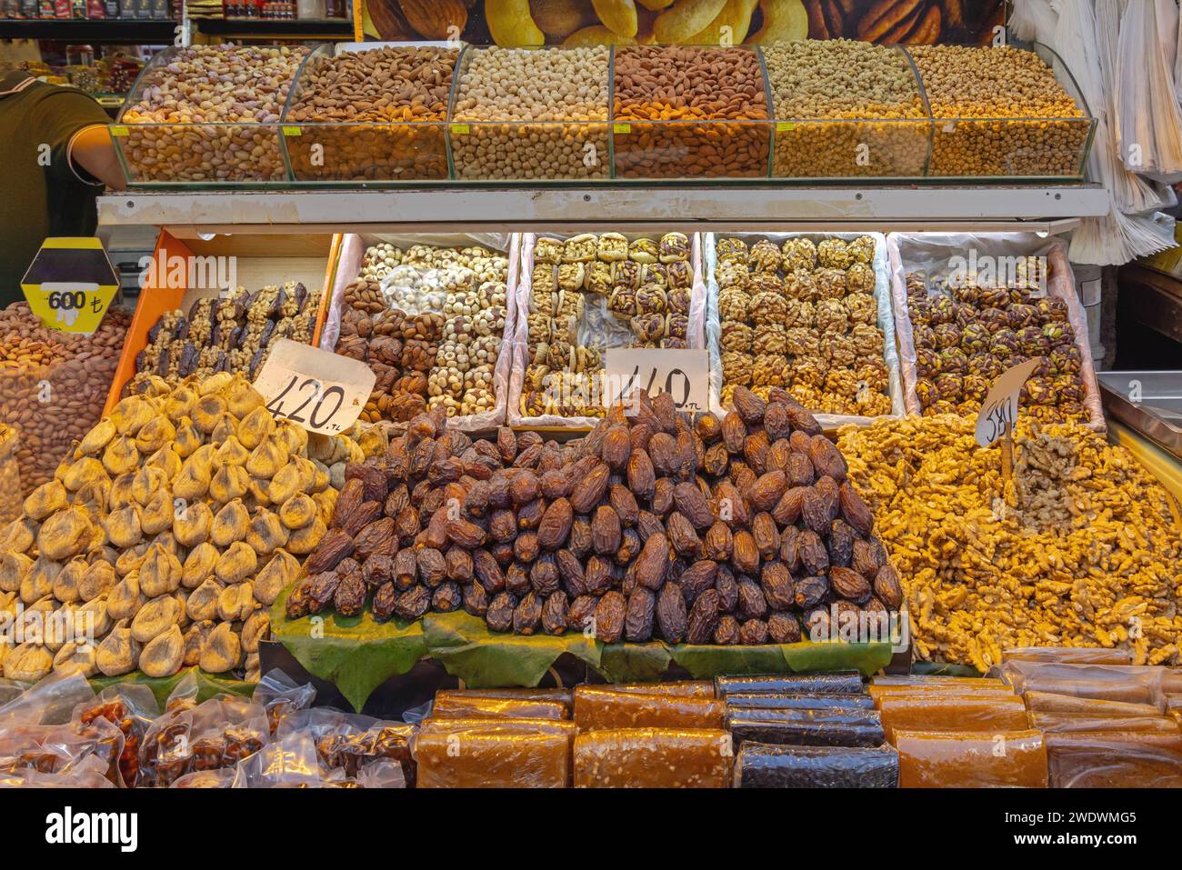 Istanbul turkey nuts dried fruits hi-res stock photography and images ...