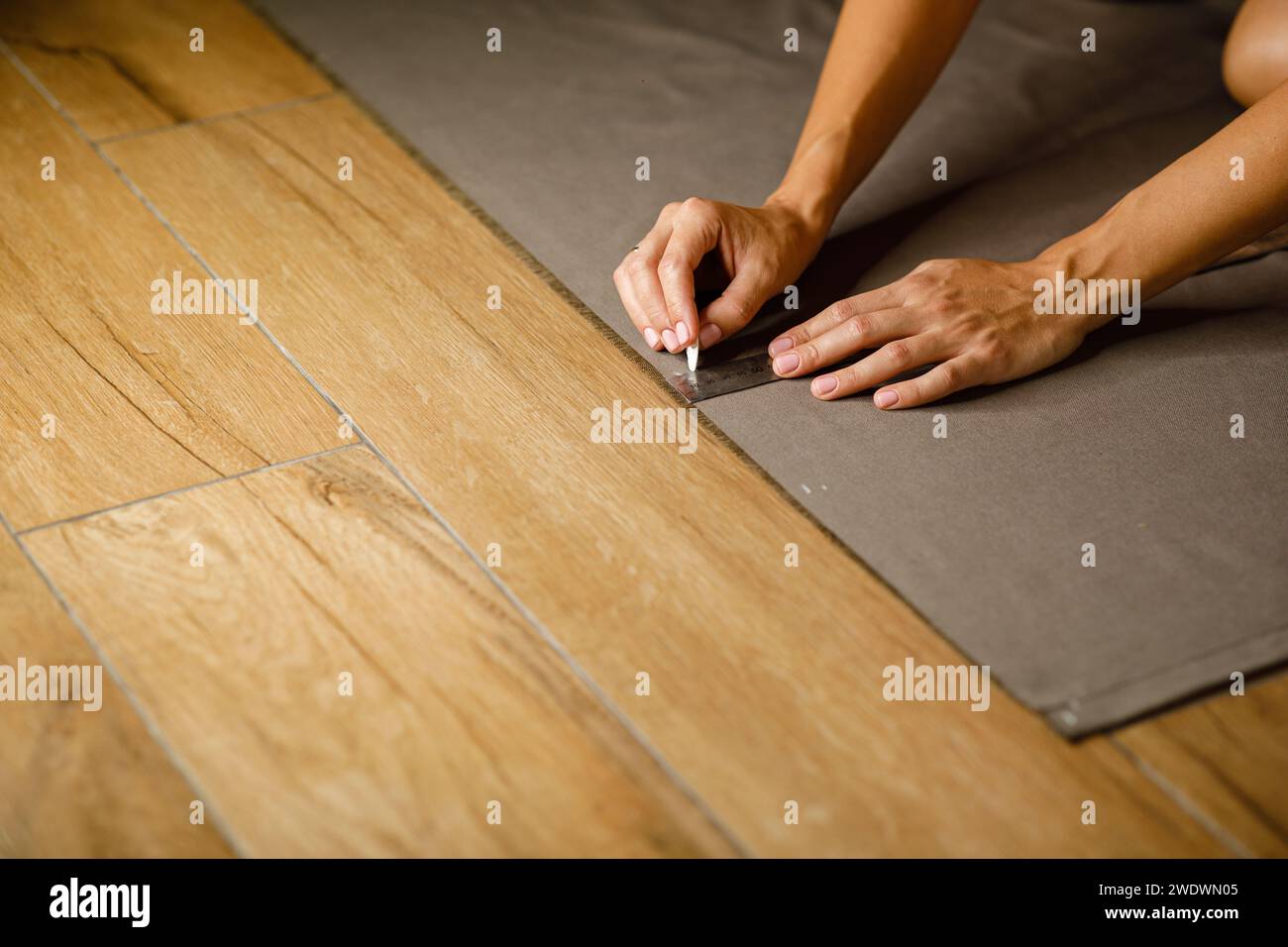 Female seamstress marking pattern hi-res stock photography and images - Alamy