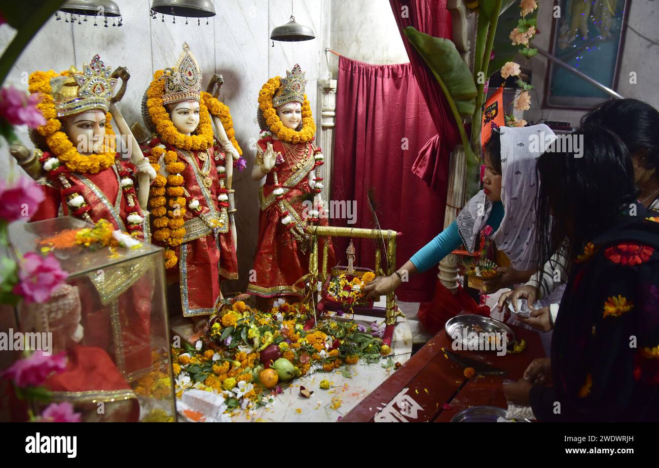 Guwahati, Guwahati, India. 22nd Jan, 2024. Devotees offer prayer to ...