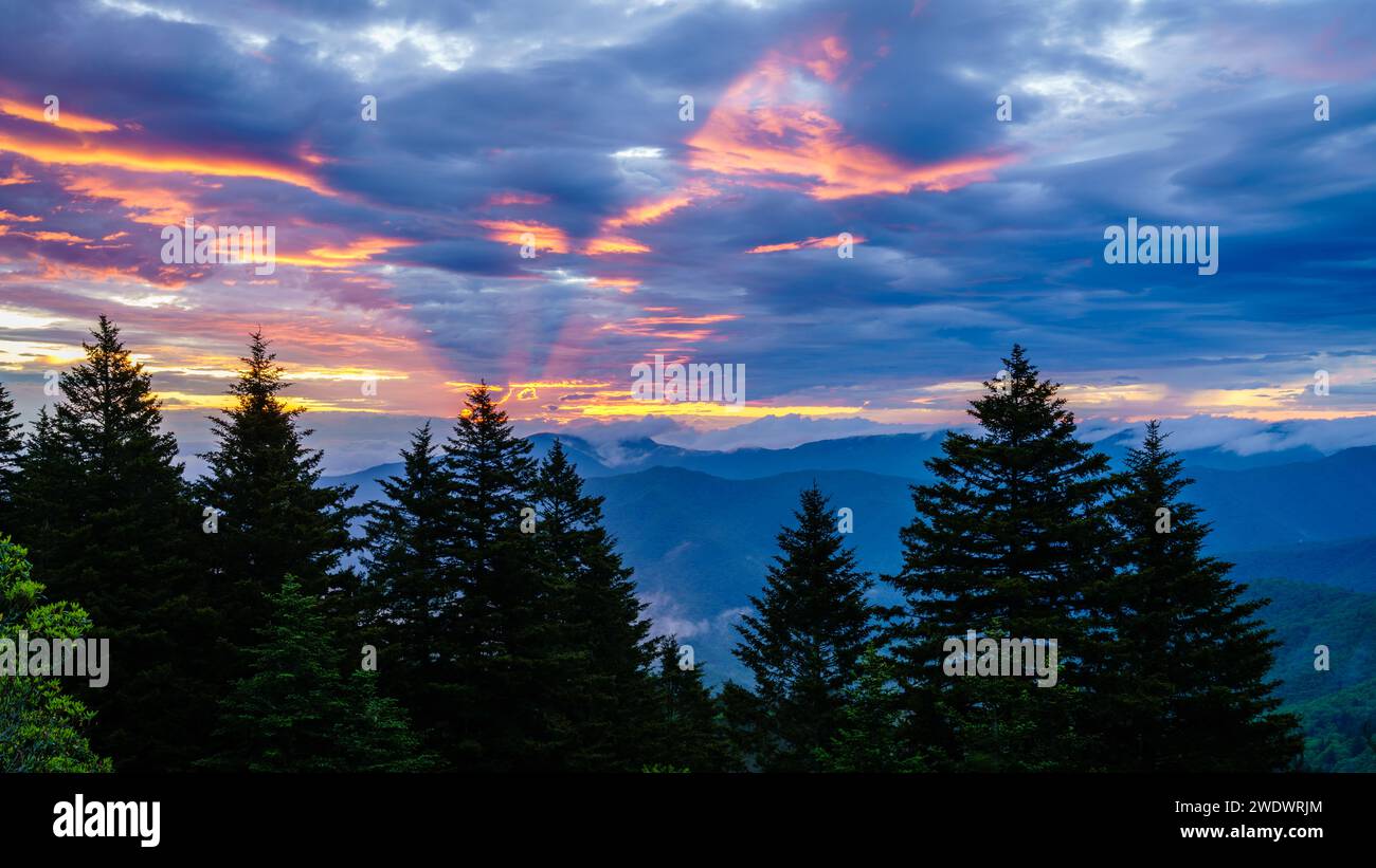 Scenic sunrise in Smokey Mountains viewed from Blue Ridge Parkway Stock ...