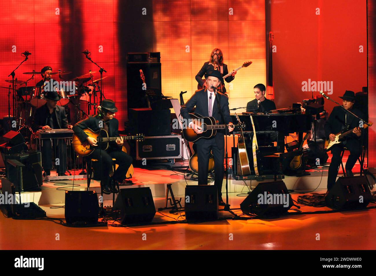 Milan Italy 2008-04-23: Francesco De Gregori, Italian singer, during ...