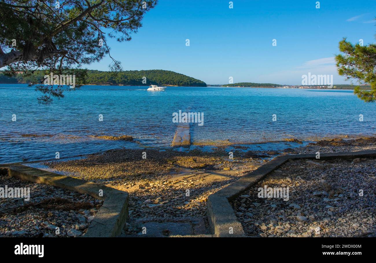 The coast of the Kasteja Forest Park - Park Suma Kasteja - in Medulin ...