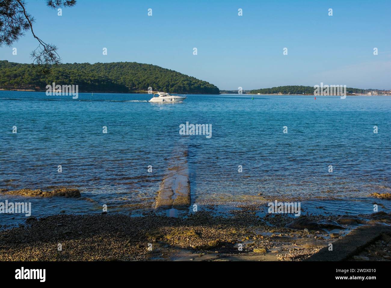 The coast of the Kasteja Forest Park - Park Suma Kasteja - in Medulin ...