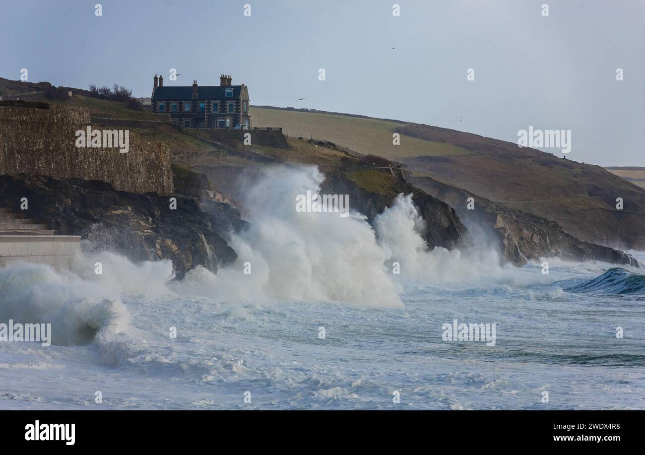 Porthleven, Cornwall, UK. 22 January, 2024. Big waves hitting the ...