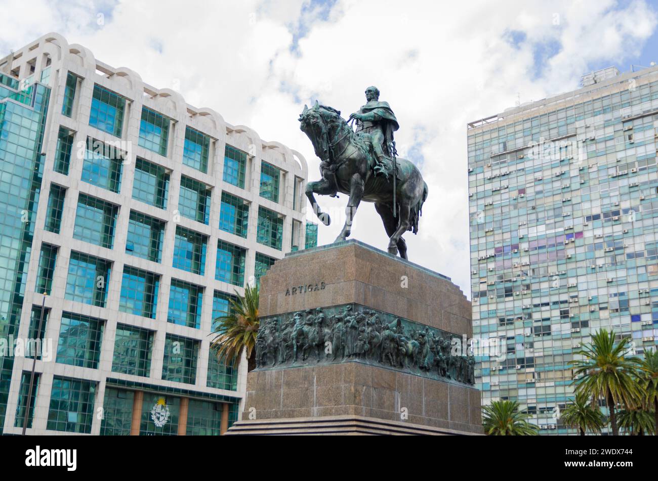 MONTEVIDEO, URUGUAY - Dezember 29, 2023: Monument to José Artigas ...