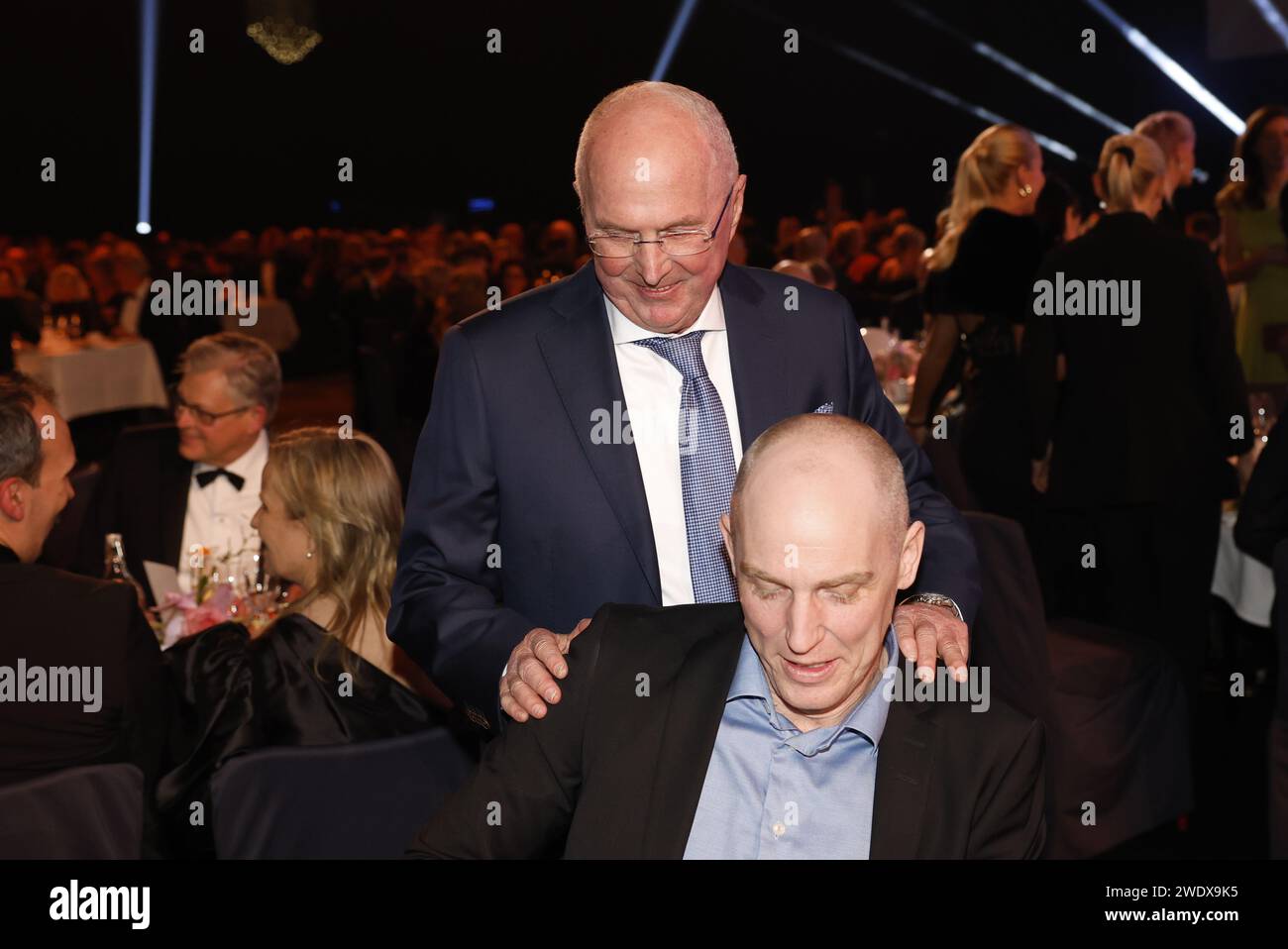 Swedish football manager Sven-Goran "Svennis" Eriksson (right) and ...