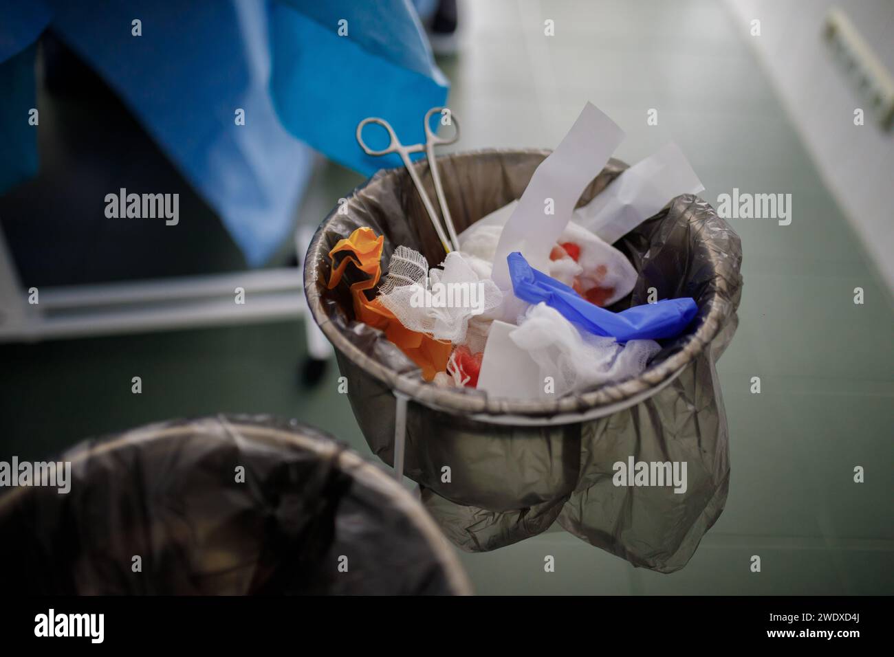 Vital signs monitor during surgery hi-res stock photography and images ...