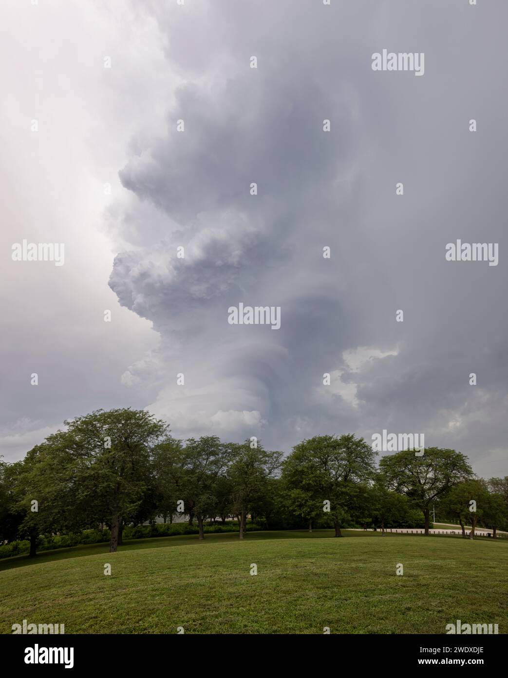 Rotating thunderstorm updraft hi-res stock photography and images - Alamy