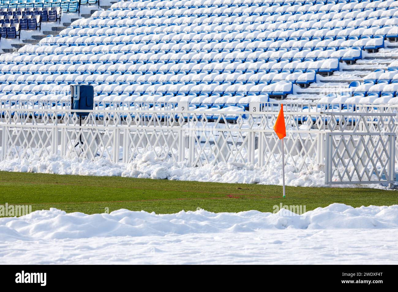 American football stadium snow hi-res stock photography and images - Alamy