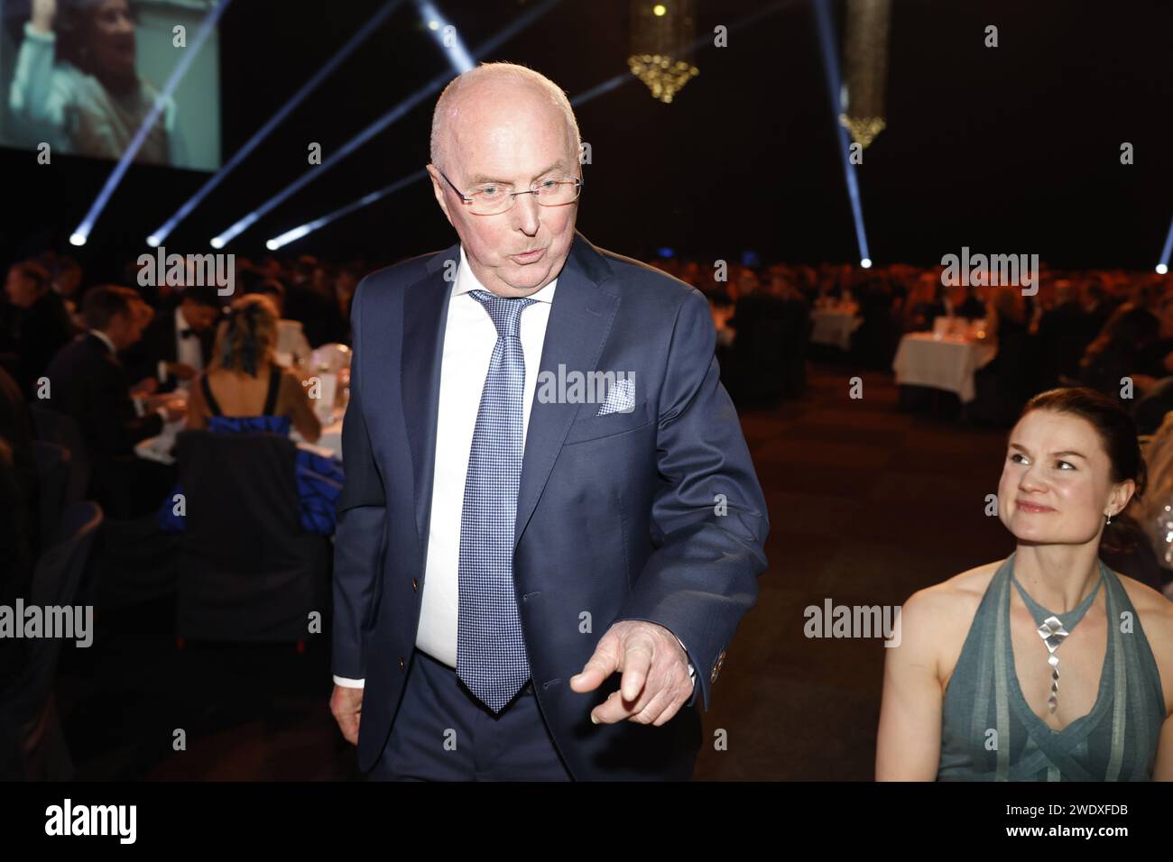 Swedish football manager Sven-Goran "Svennis" Eriksson (C) at the table ...