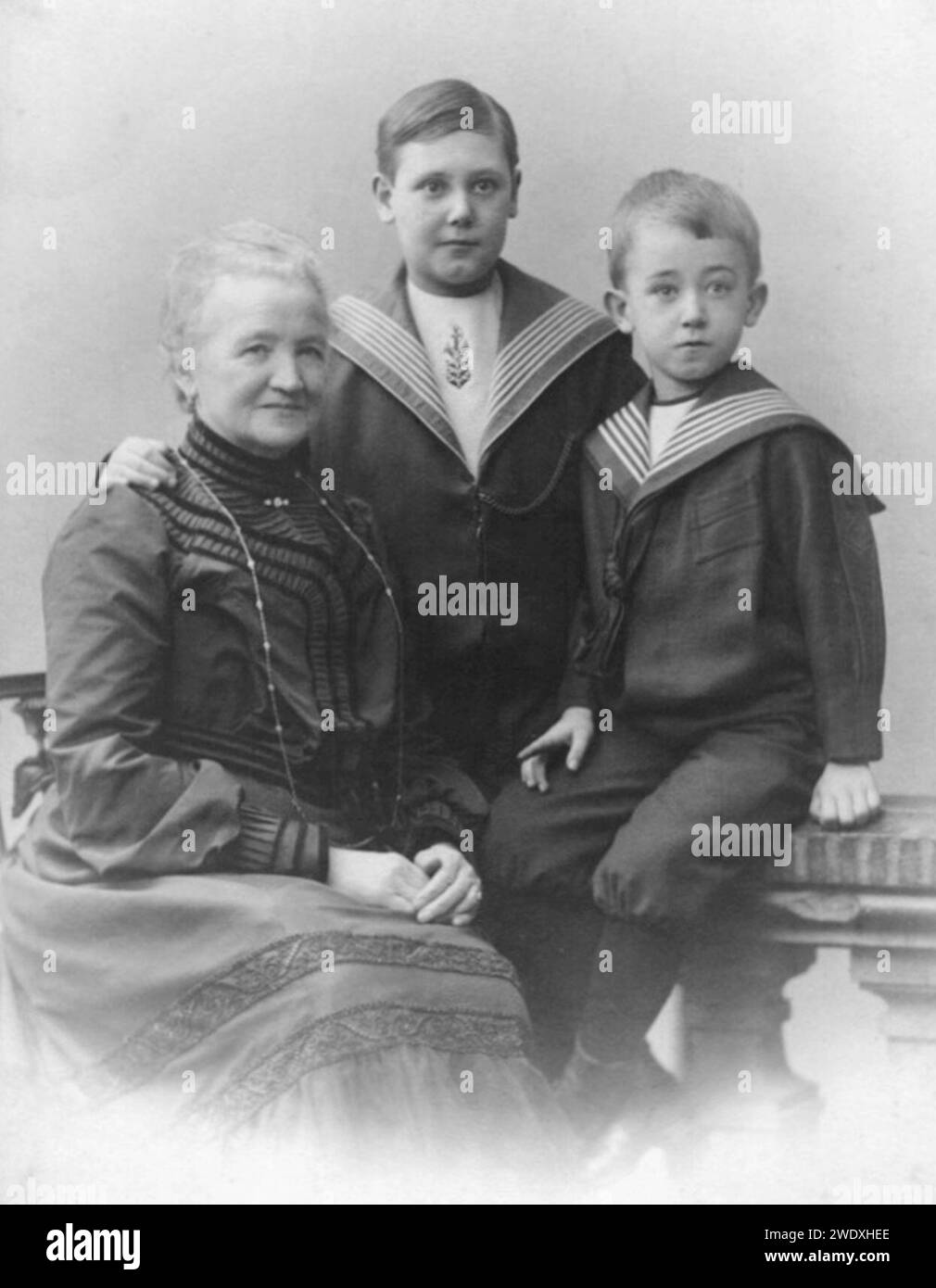 Abuela vintage hi-res stock photography and images - Alamy