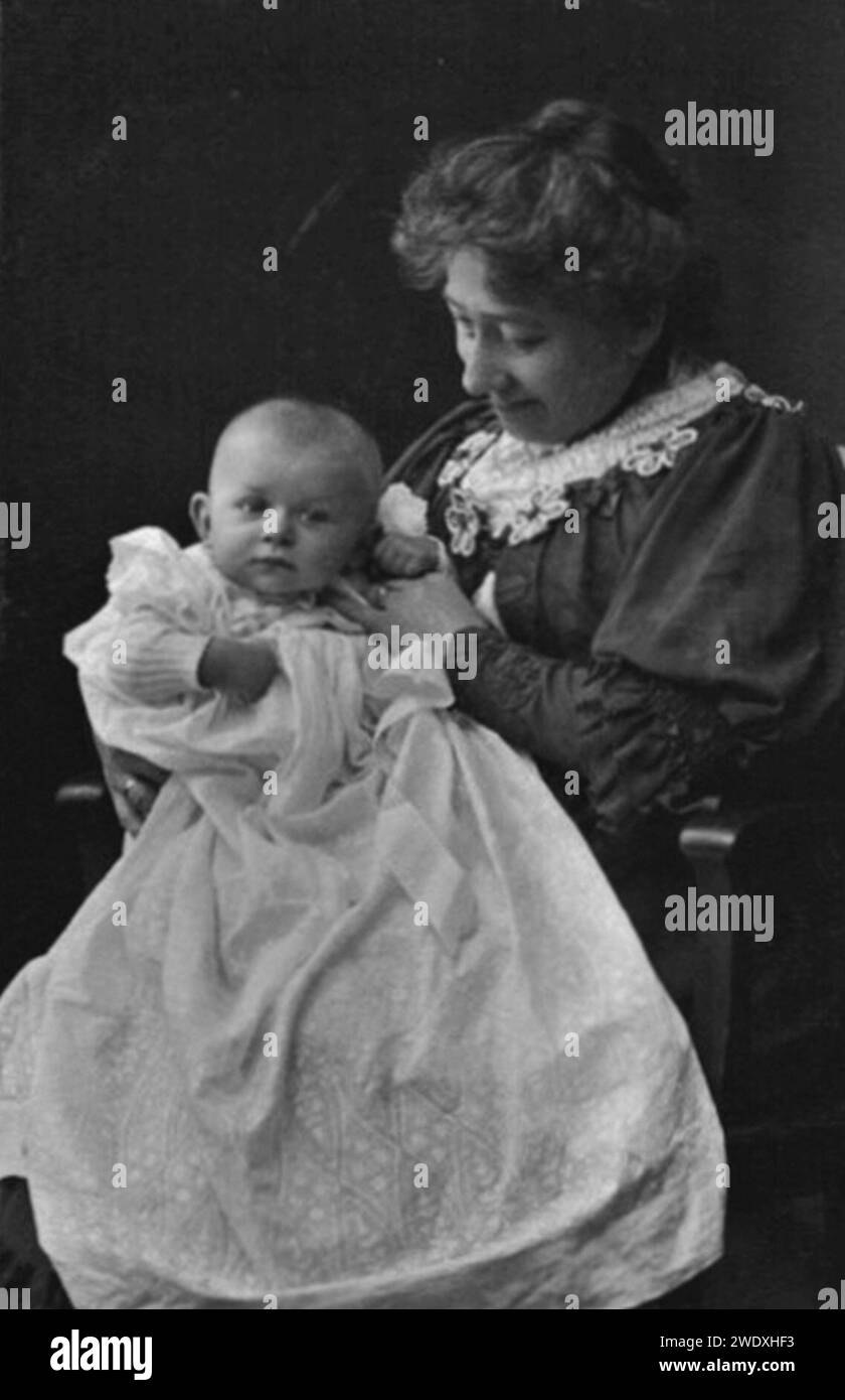 Abuela con nieto hi-res stock photography and images - Alamy