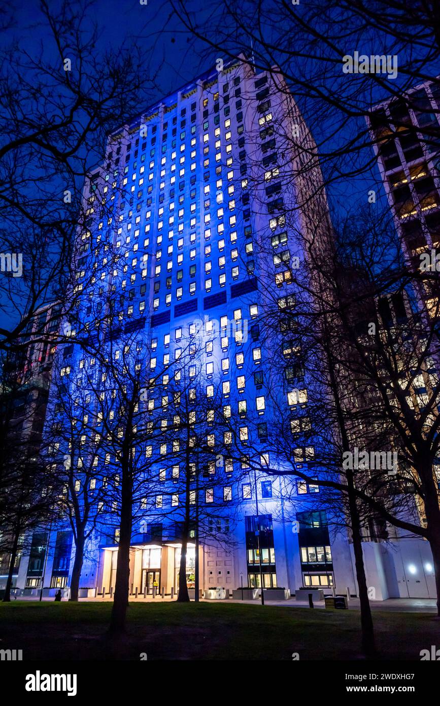 Illuminated Shell Centre, the global headquarters of oil major Shell ...