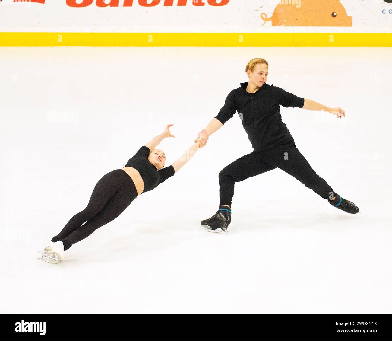 Pairs figure skating practice hi-res stock photography and images - Alamy