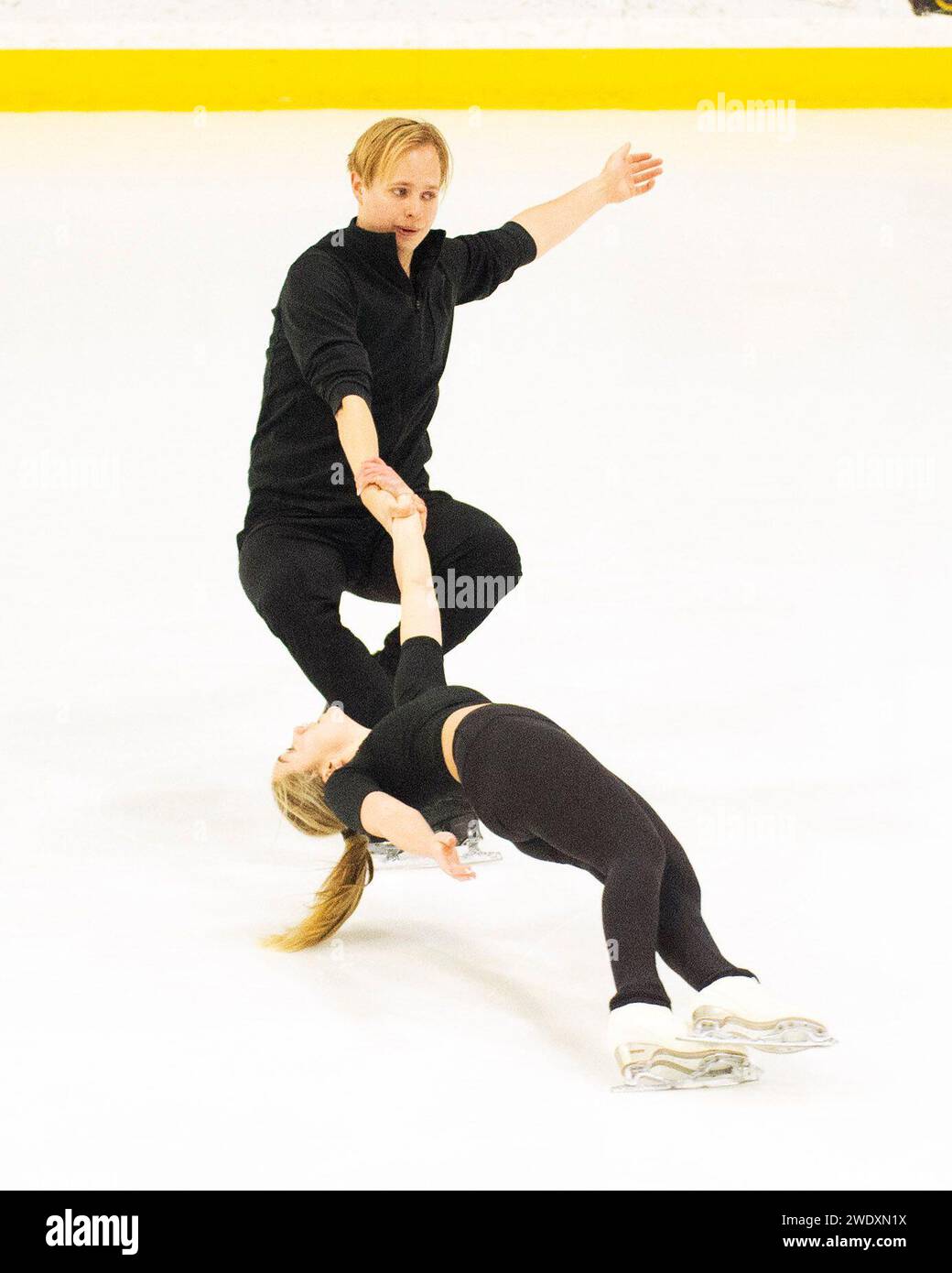 Pairs figure skating practice hi-res stock photography and images - Alamy