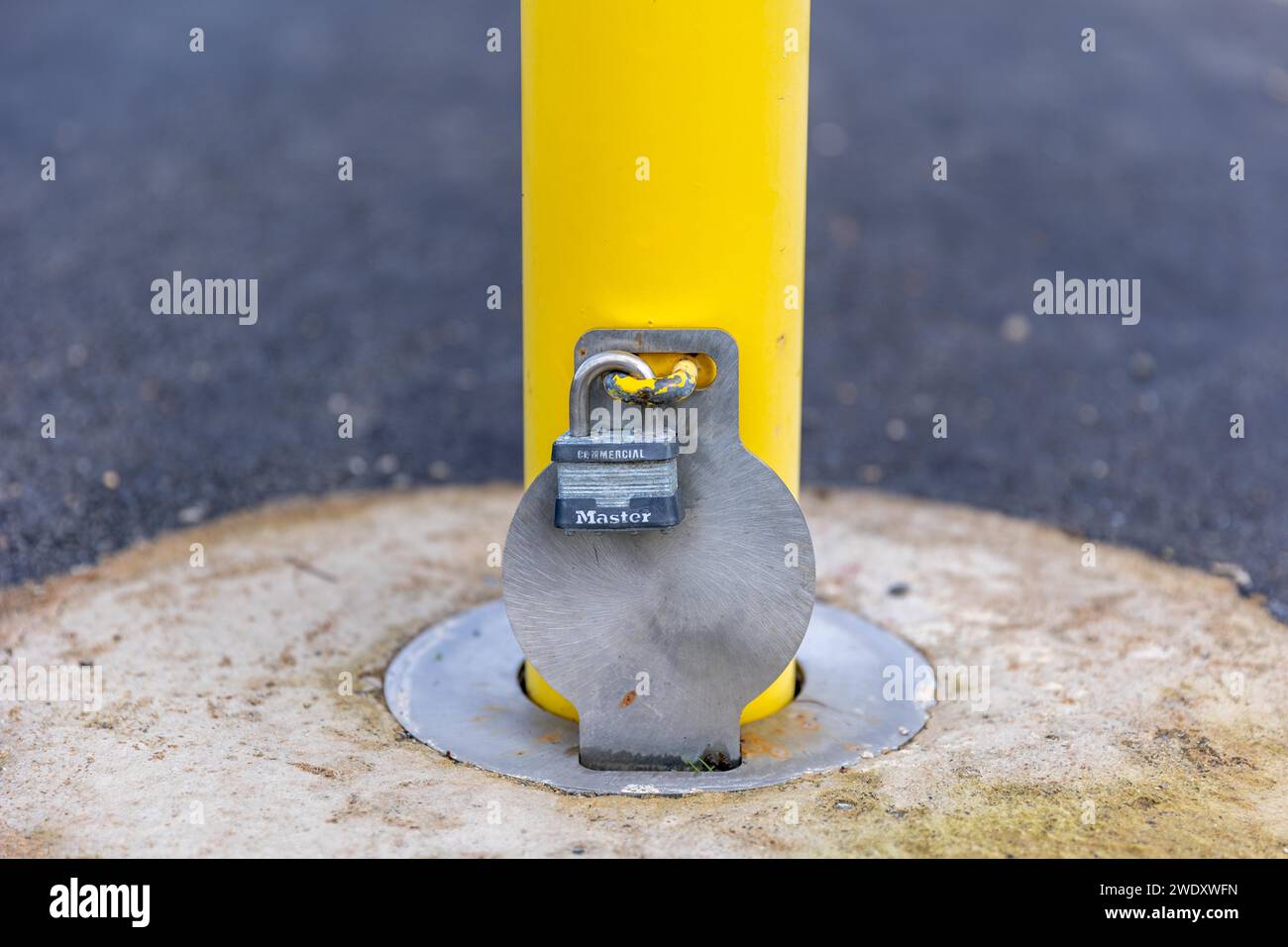 Master Lock on Pole Stock Photo - Alamy