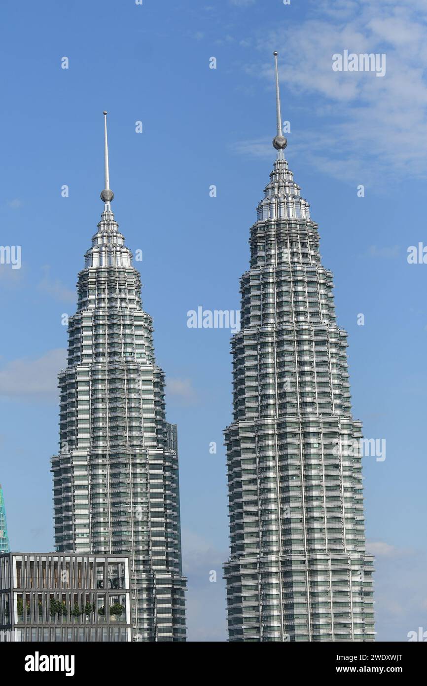 The Petronas Towers are the world's tallest twin skyscrapers and the ...