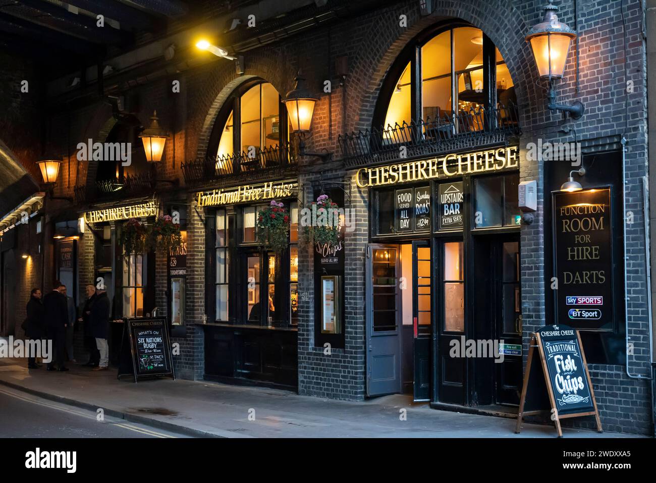 Cheshire Cheese pub in City of London, EC3, London, England, UK Stock ...