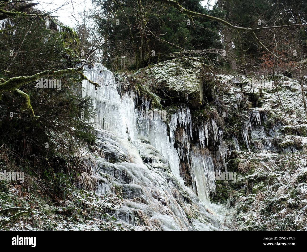 Frozen waterfall with snowy slopes Stock Photo - Alamy