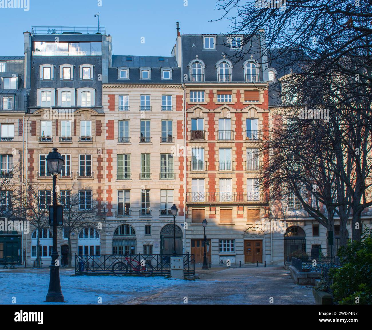 Place Dauphine on the Ile de la Cité in Paris, France Stock Photo - Alamy