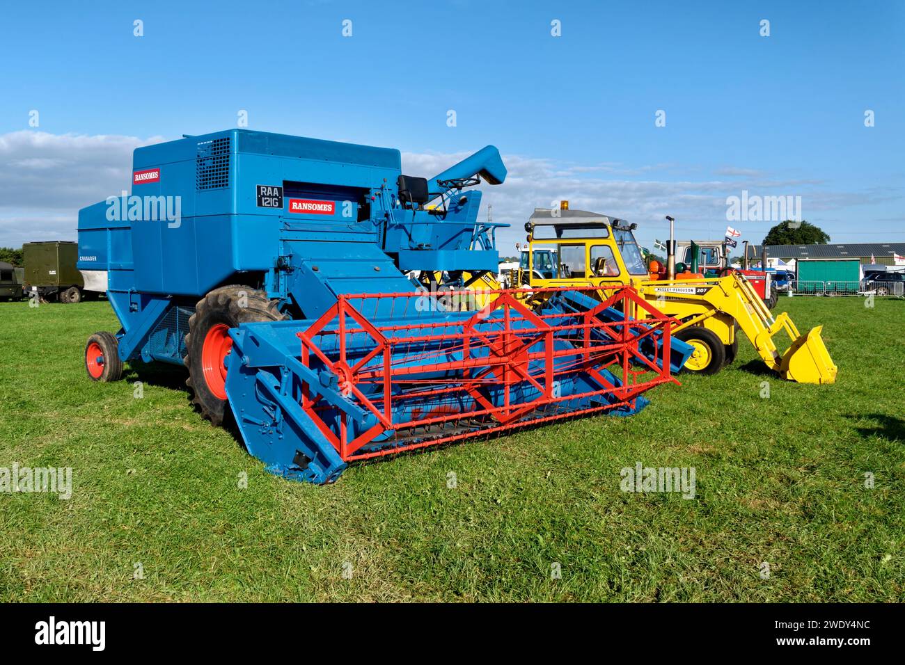 1968 ransomes crusader combine harvester hi-res stock photography and ...