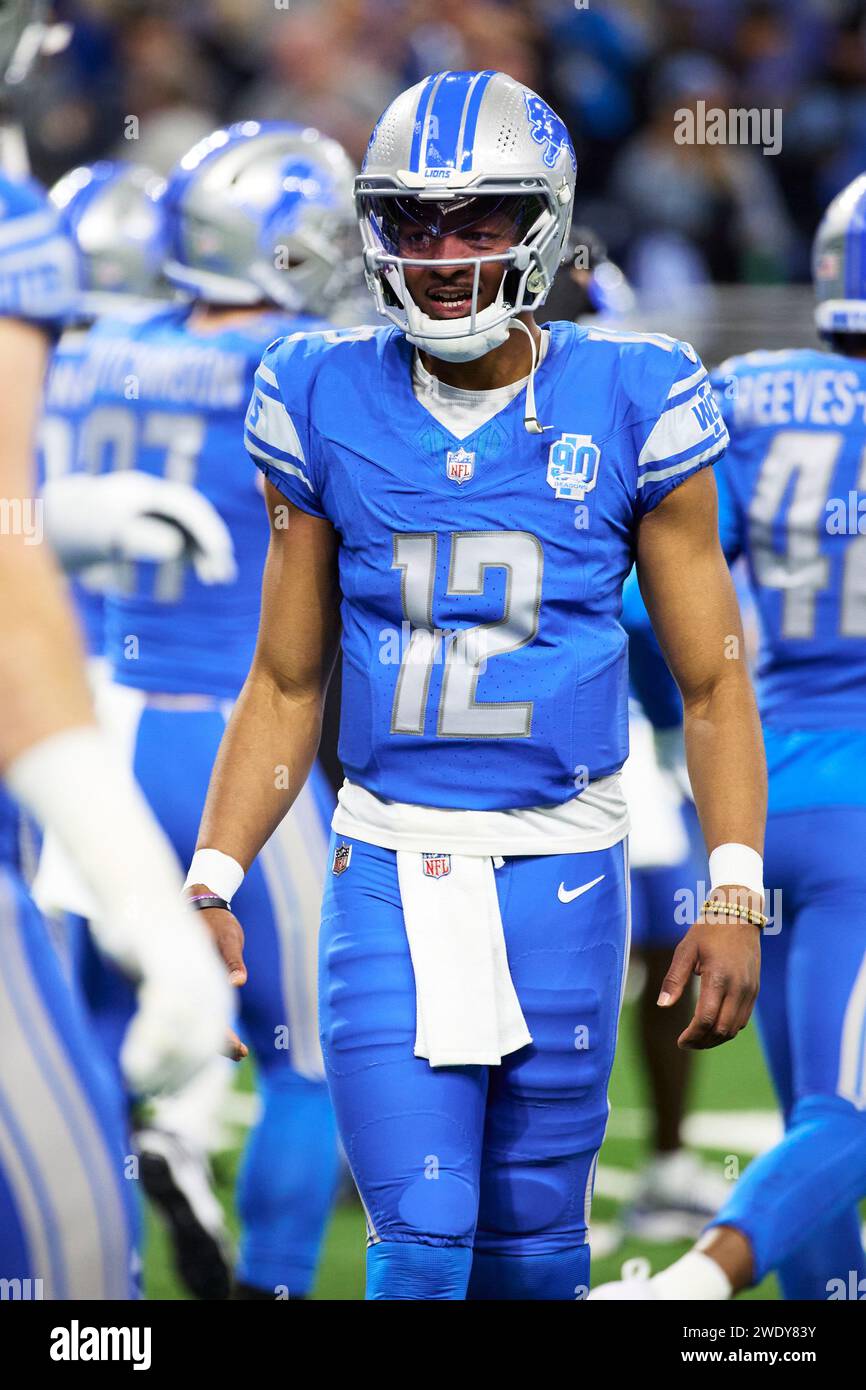Detroit Lions quarterback Hendon Hooker (12) warms up against the Tampa ...