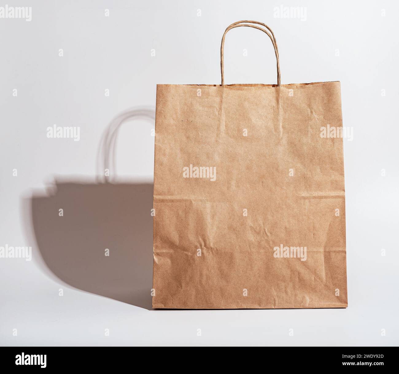 Kraft paper bag mockup. Brown beige package Stock Photo - Alamy