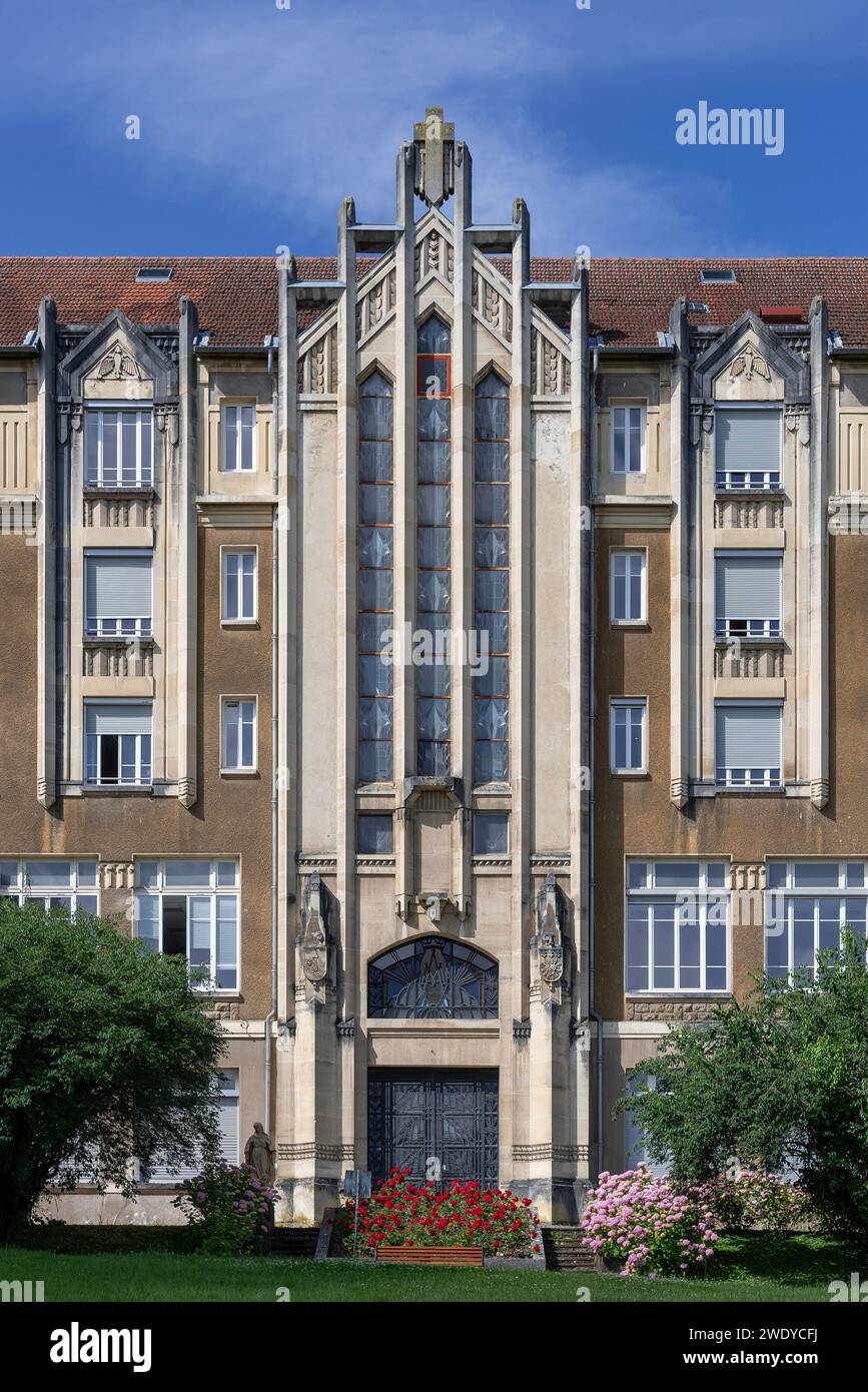 Villers-lès-Nancy, France - Focus on an Art Deco style building of a ...