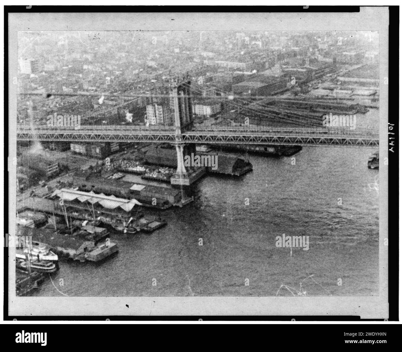 View historic brooklyn bridge Black and White Stock Photos & Images - Alamy