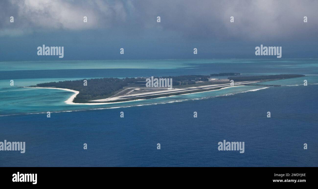 Midway atoll aerial hi-res stock photography and images - Alamy