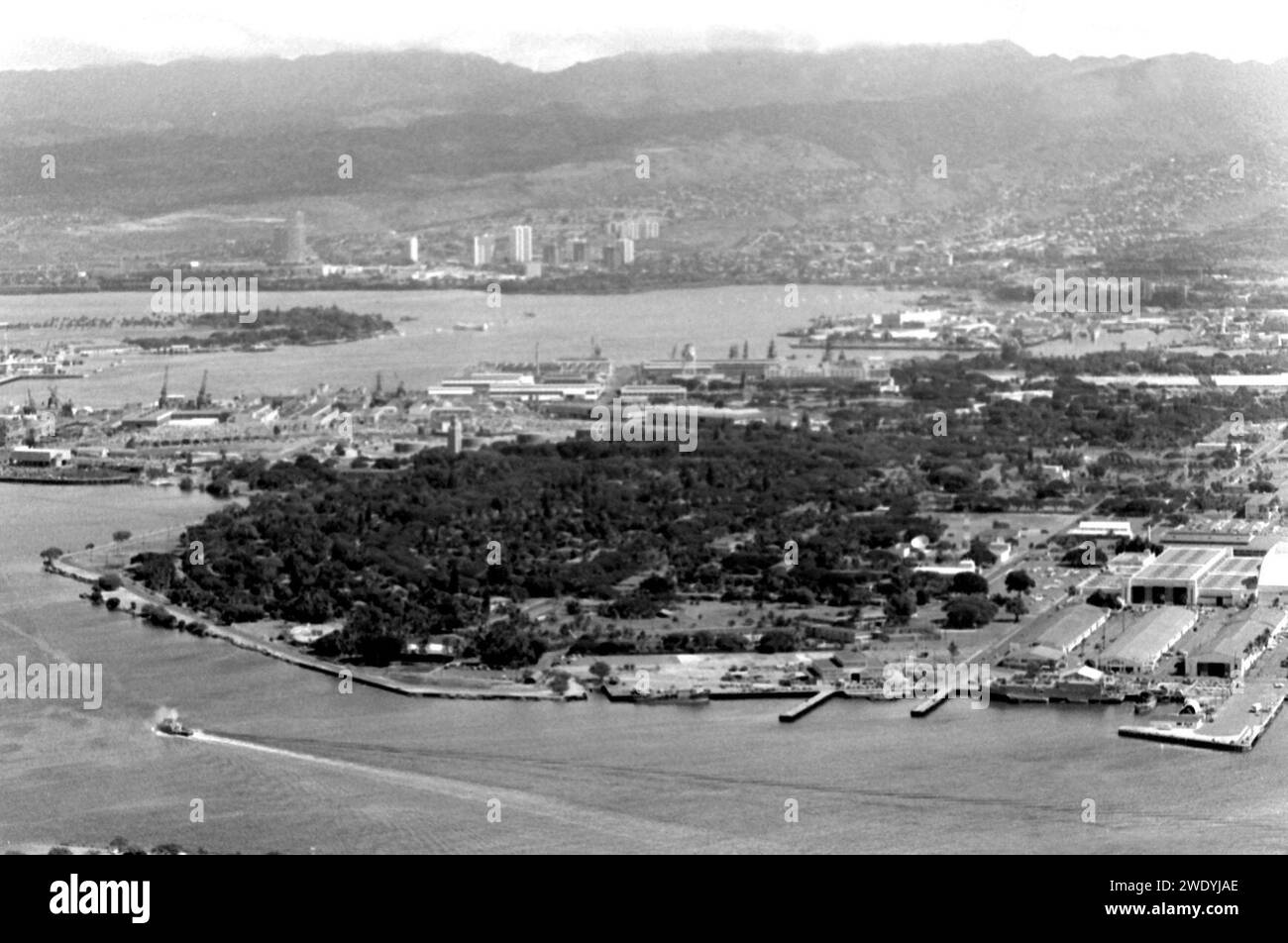 Aerial view of the Pearl Harbor Naval Shipyard, circa in 1981 (6350068 ...