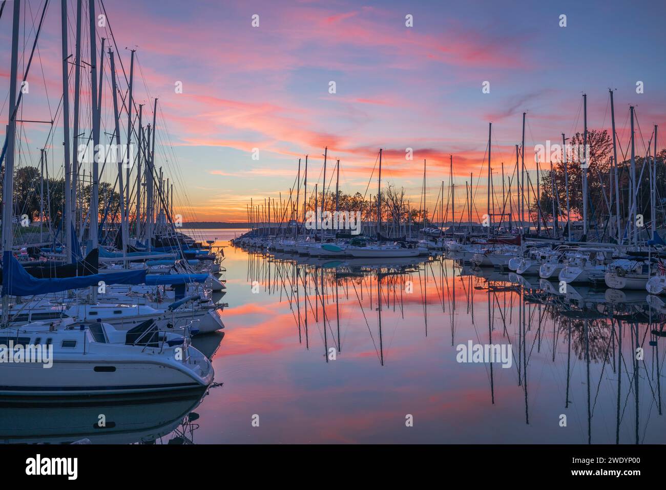 Sunset on Kentucky lake at Lighthouse Landing Sailboat dock Stock Photo ...