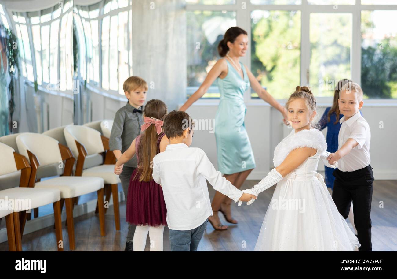Children holding hands and dancing in round dance - festive pastime ...