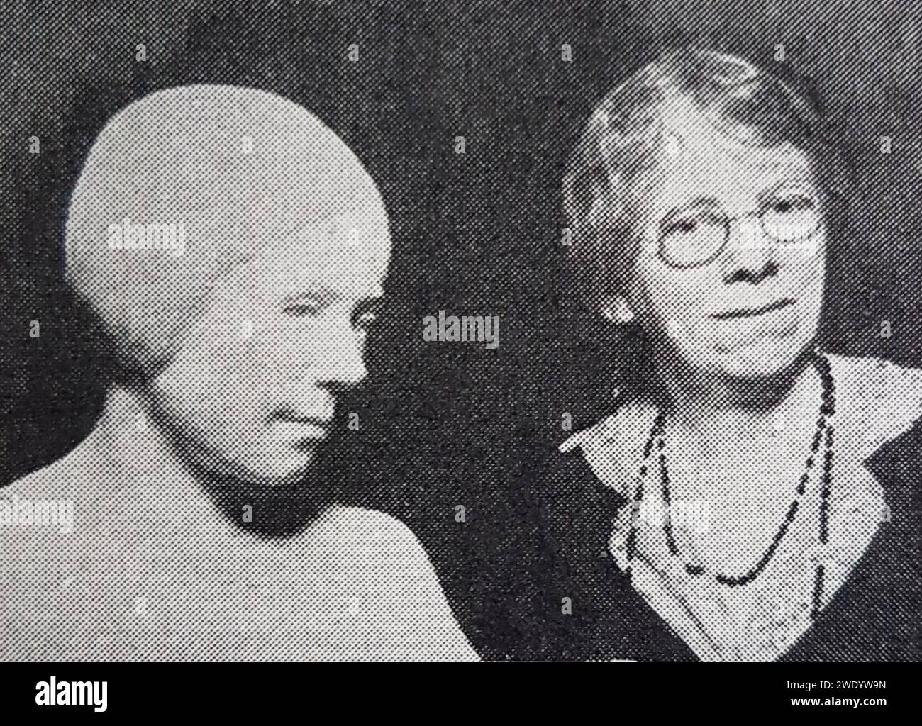 Agnes Fromen med staty Stock Photo - Alamy