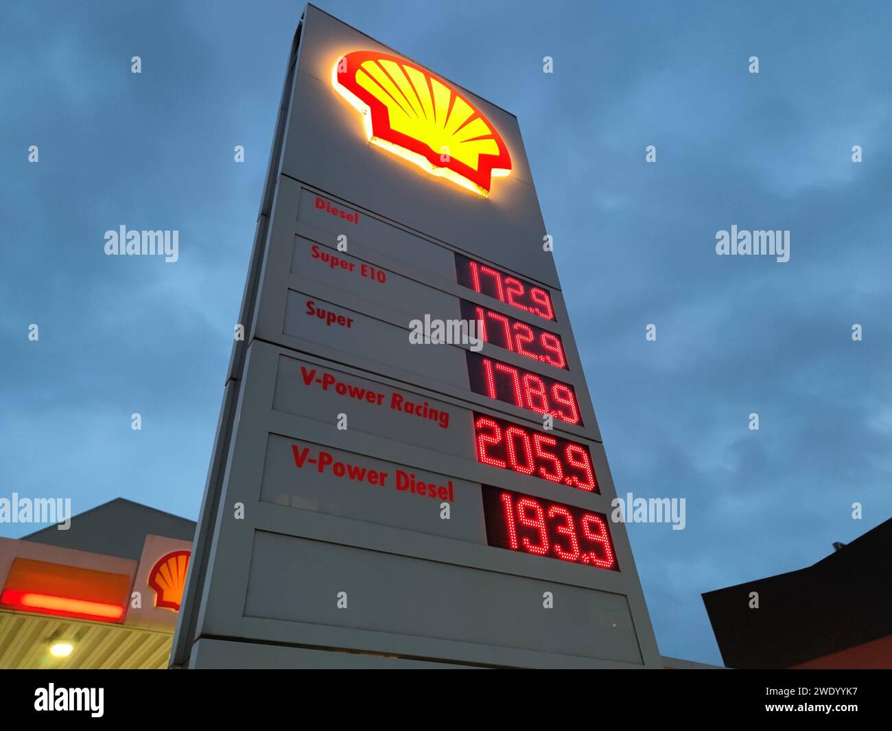 Tankstellenpreis hi-res stock photography and images - Alamy