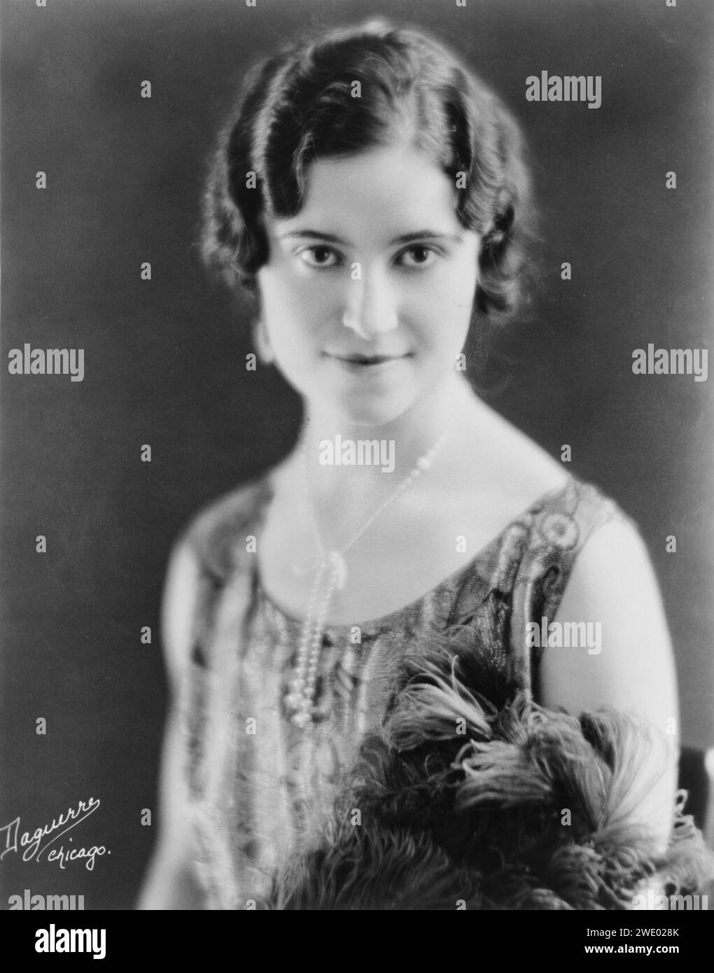 Aida Doninelli, head-and-shoulders portrait, facing front) - Daguerre ...