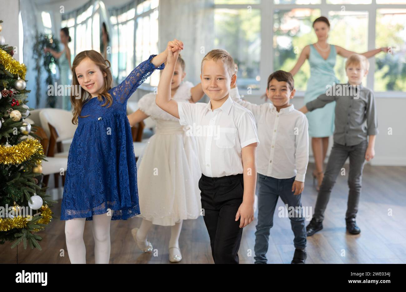 Children dancing party hall hi-res stock photography and images - Alamy