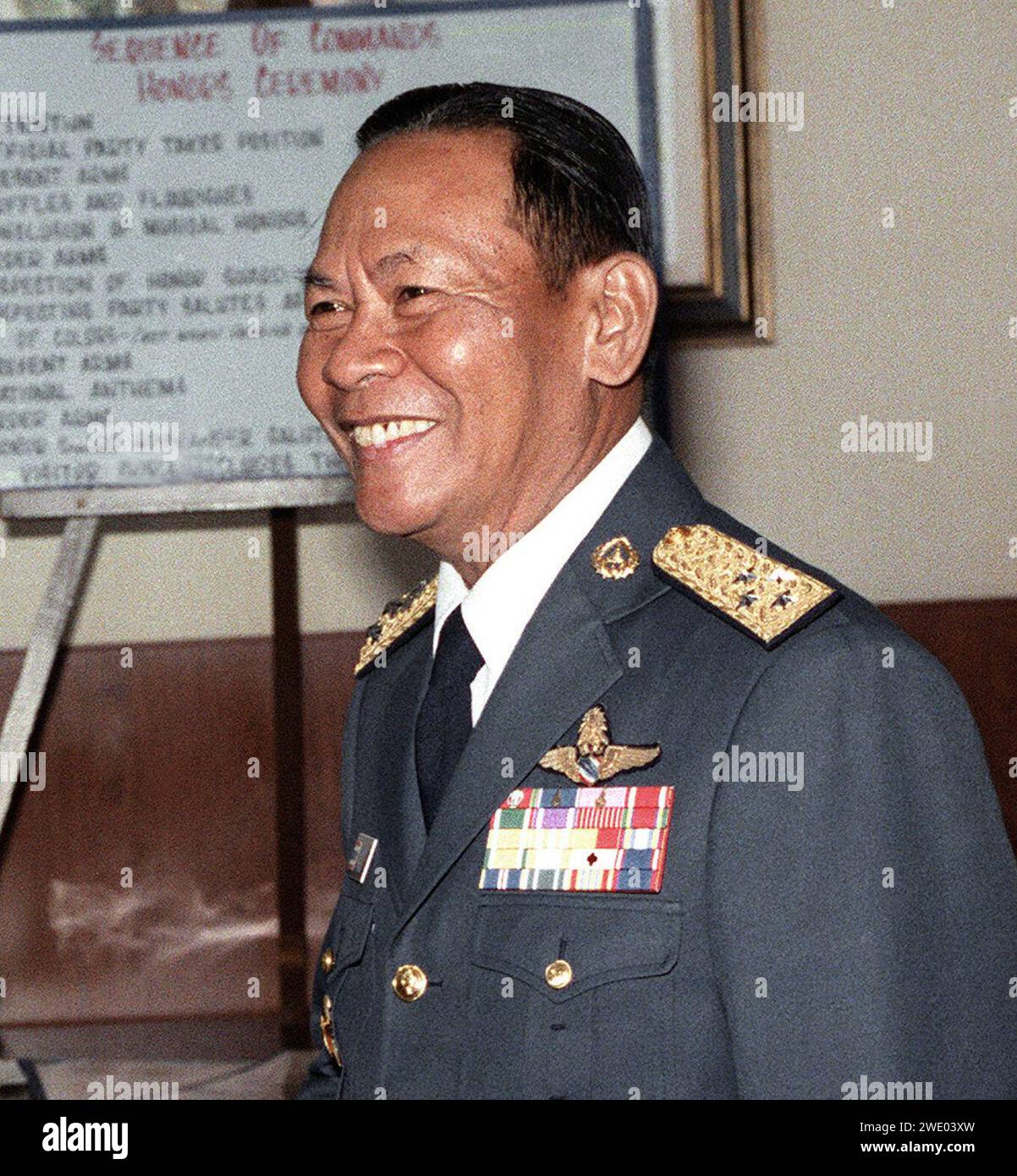Air Marshall Panieng Karntarat of Thailand talks with GEN Lew Allen U.S ...