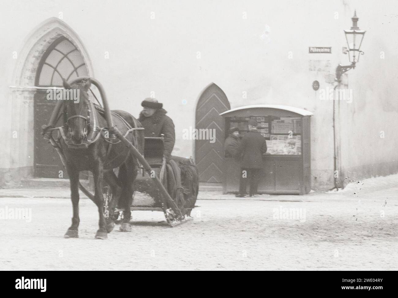 Ajalehekiosk Pühavaimu kiriku juures Stock Photo - Alamy