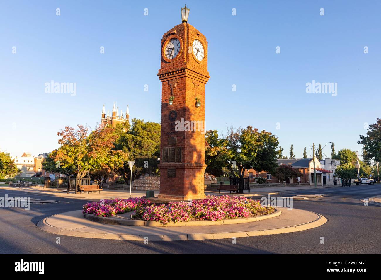 Mudgee town centre at dawn, the Mudgee Memorial clock erected in ...