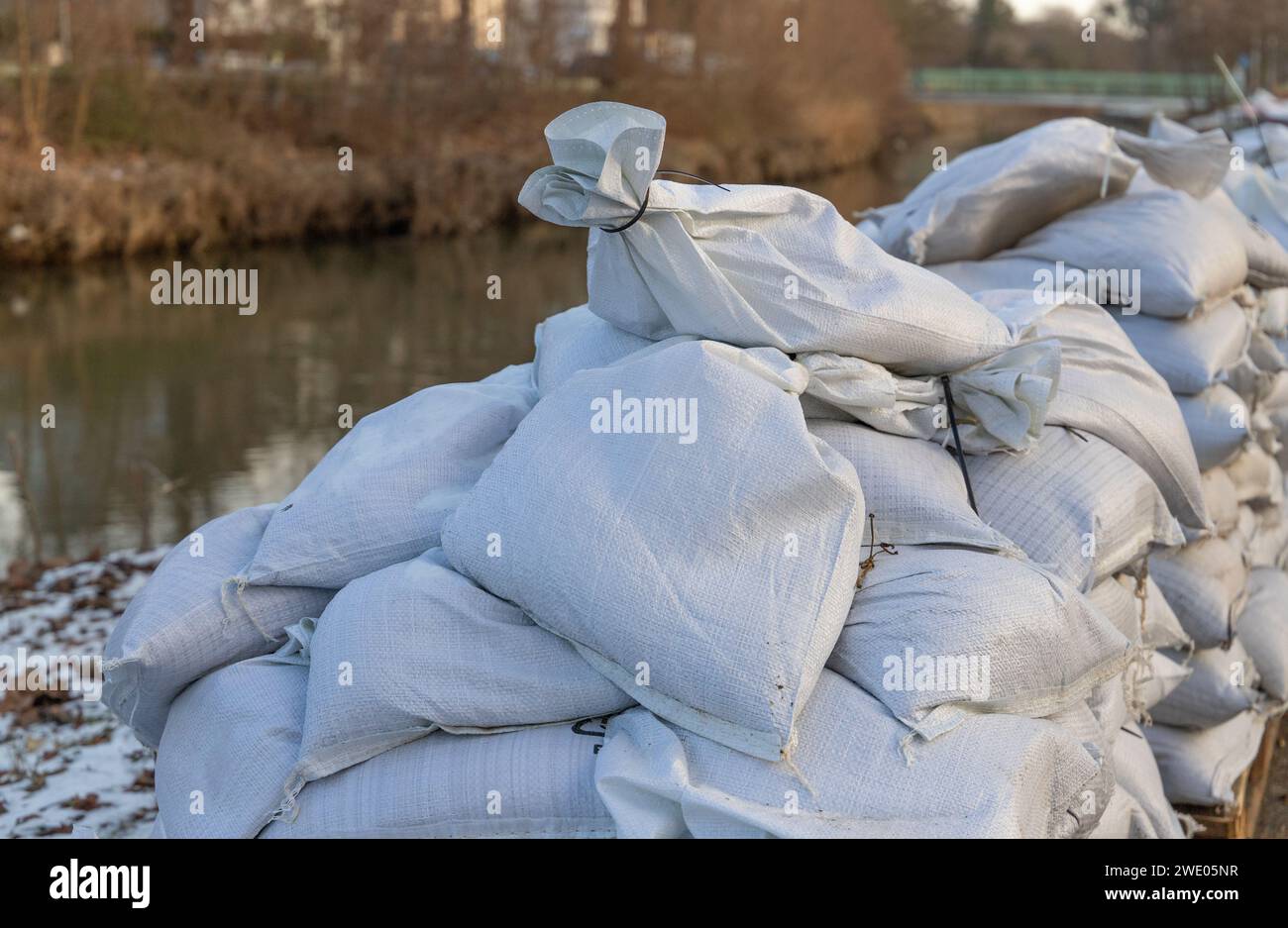 Sandbag barrier hi-res stock photography and images - Alamy