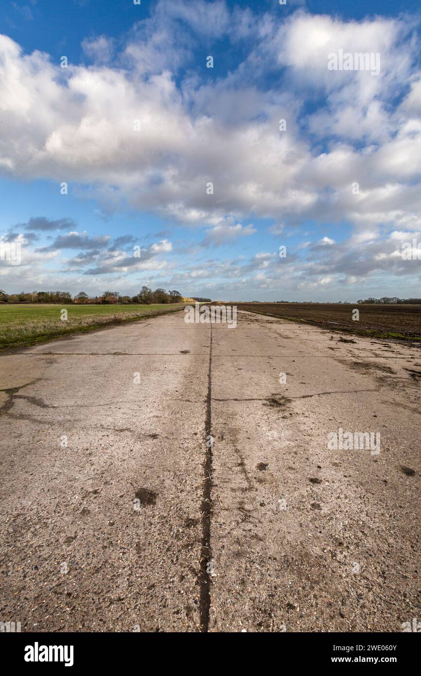 Ww2 bomber airfield hi-res stock photography and images - Alamy