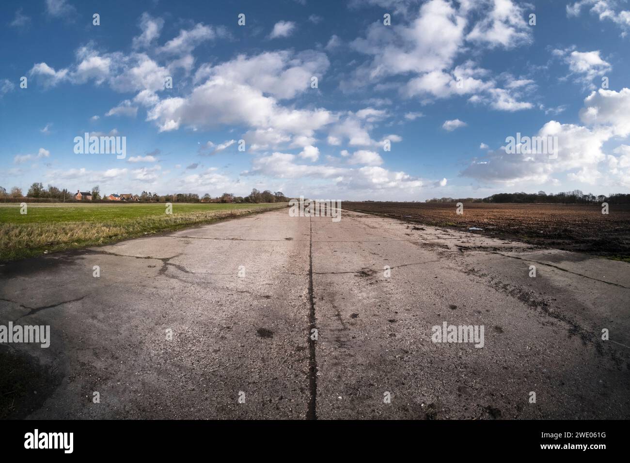 Ww2 bomber airfield hi-res stock photography and images - Alamy