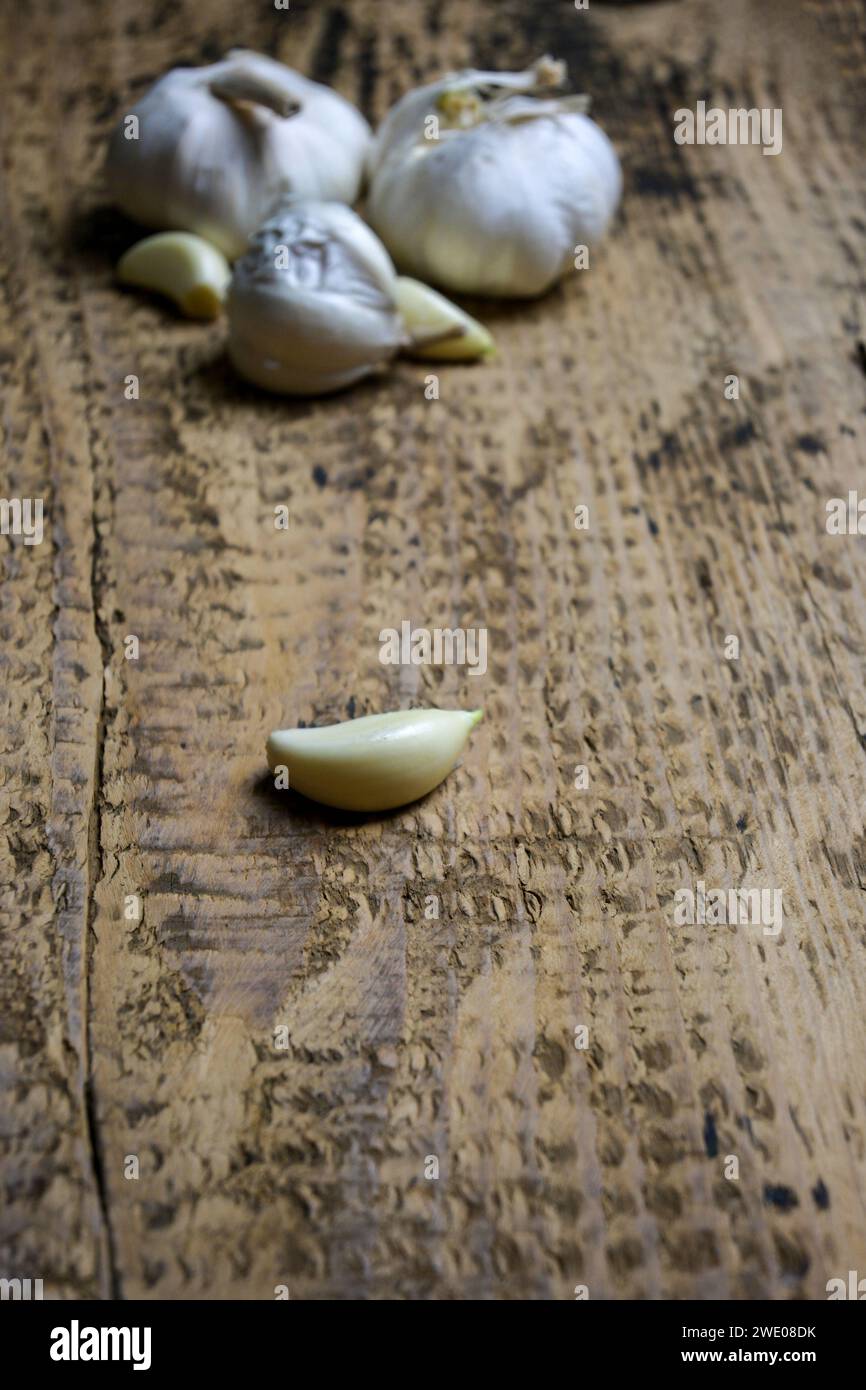 garlic photographed from the side and looking at the blurred garlic ...