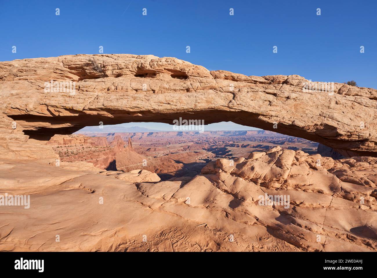 Mesa arch is a 27 foot long pothole arch that frames a beautiful view ...