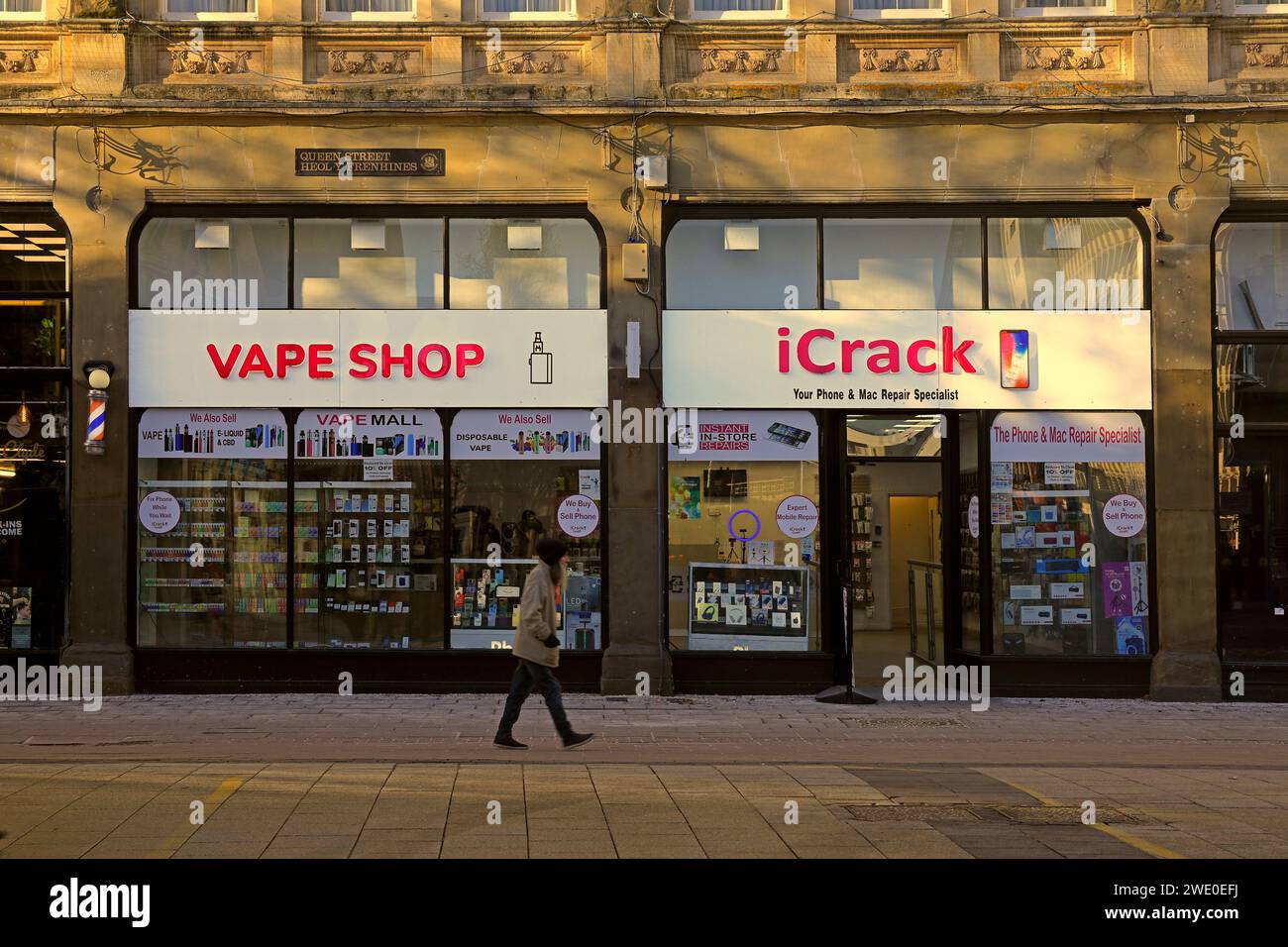 Mobile phone repair shop hi-res stock photography and images - Alamy