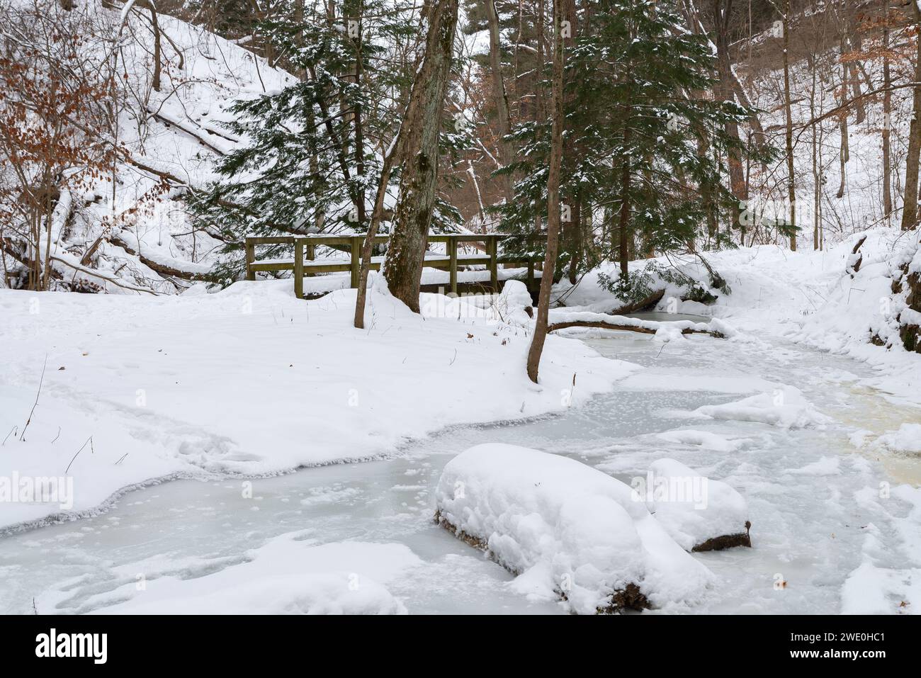 Winter landscape in St. Louis Canyon at Starved Rock State Park ...