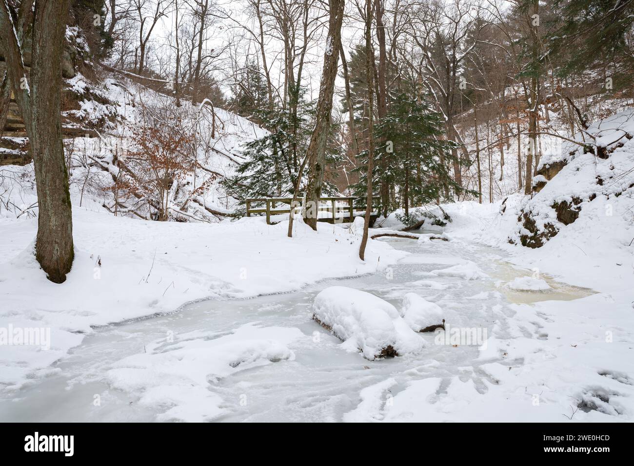 Winter landscape in St. Louis Canyon at Starved Rock State Park ...