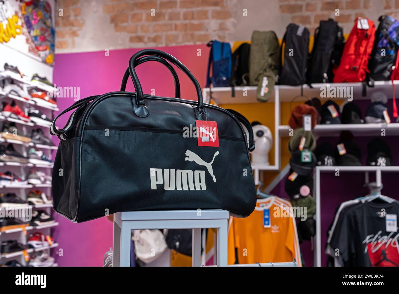 Foot logo icon hi-res stock photography and images - Alamy