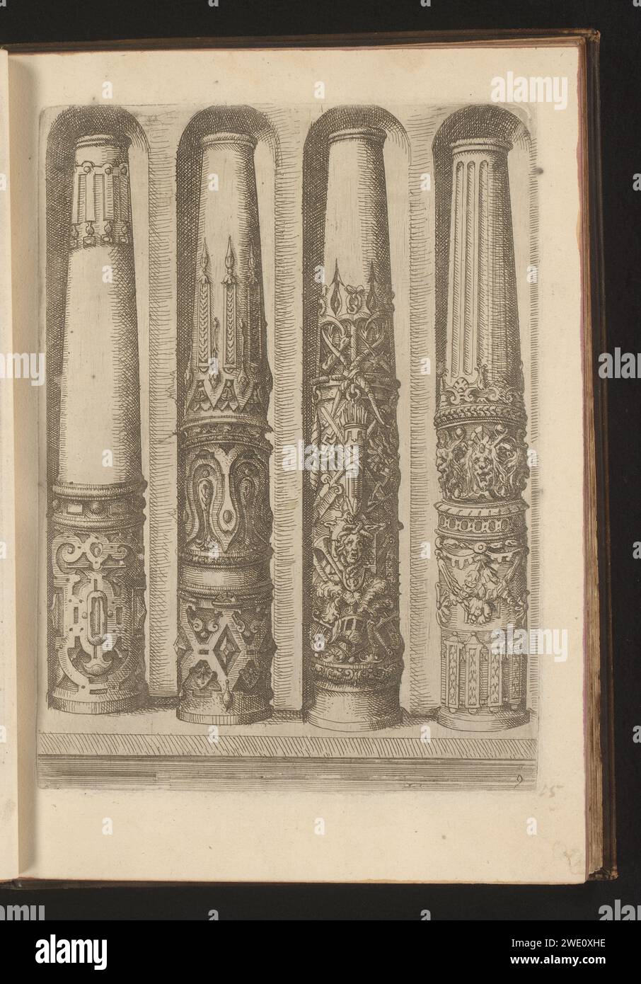 Four doric columns hi-res stock photography and images - Alamy